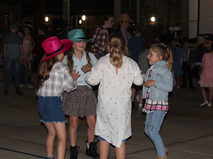 School bush dance a ‘barnstorming’ success | Bede Polding